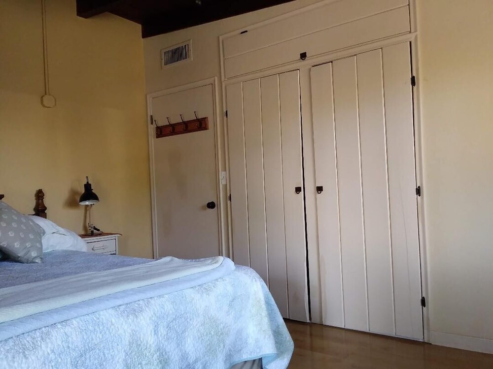 Sereno Con Encanto, Privado, Inmaculado, Central, 2/1. 5 Patio Trasero Y Piscina - Tucson, AZ