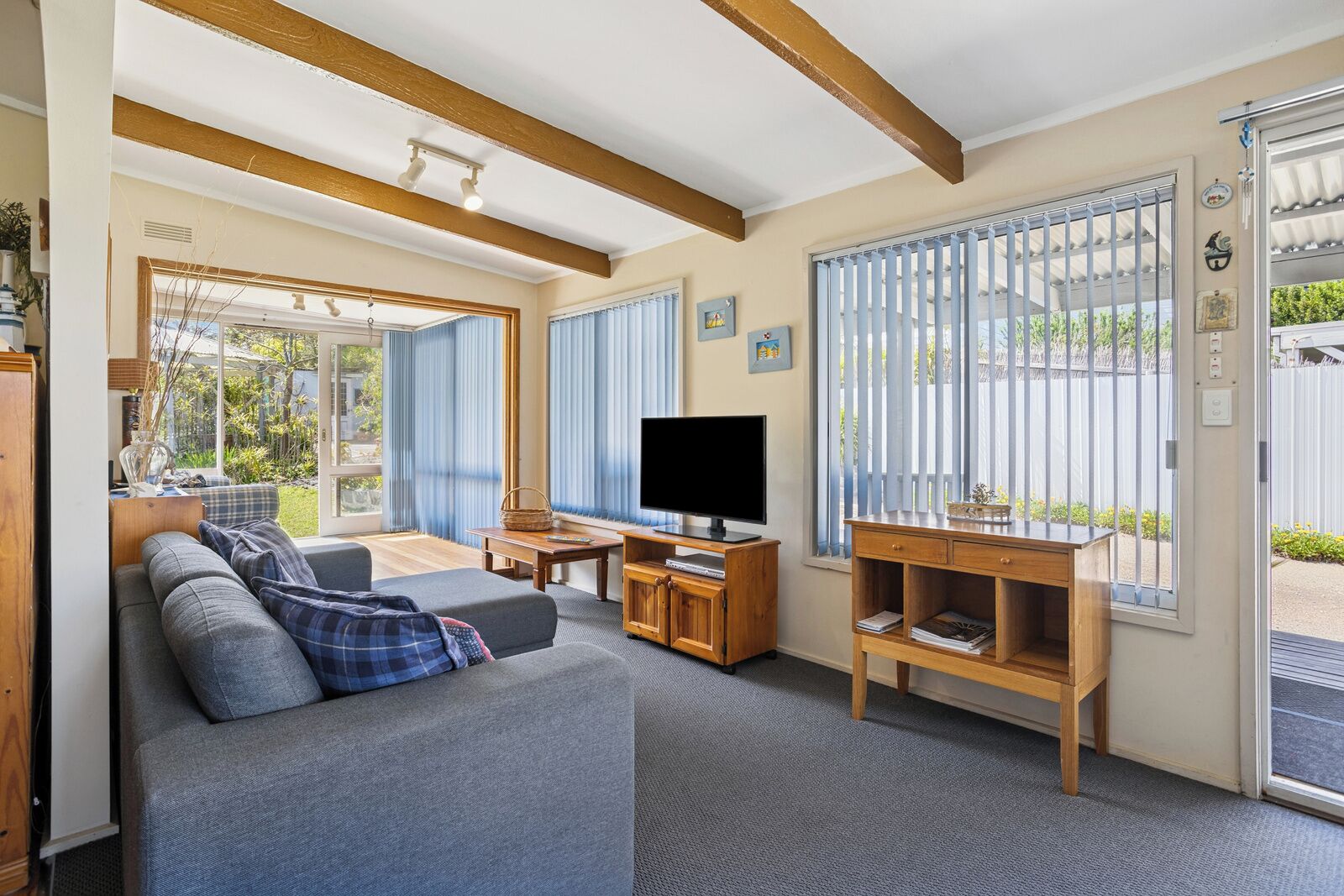 Mediterranean - Style Escape In Sorrento & Superb Outdoor Stone Pizza Oven - Portsea