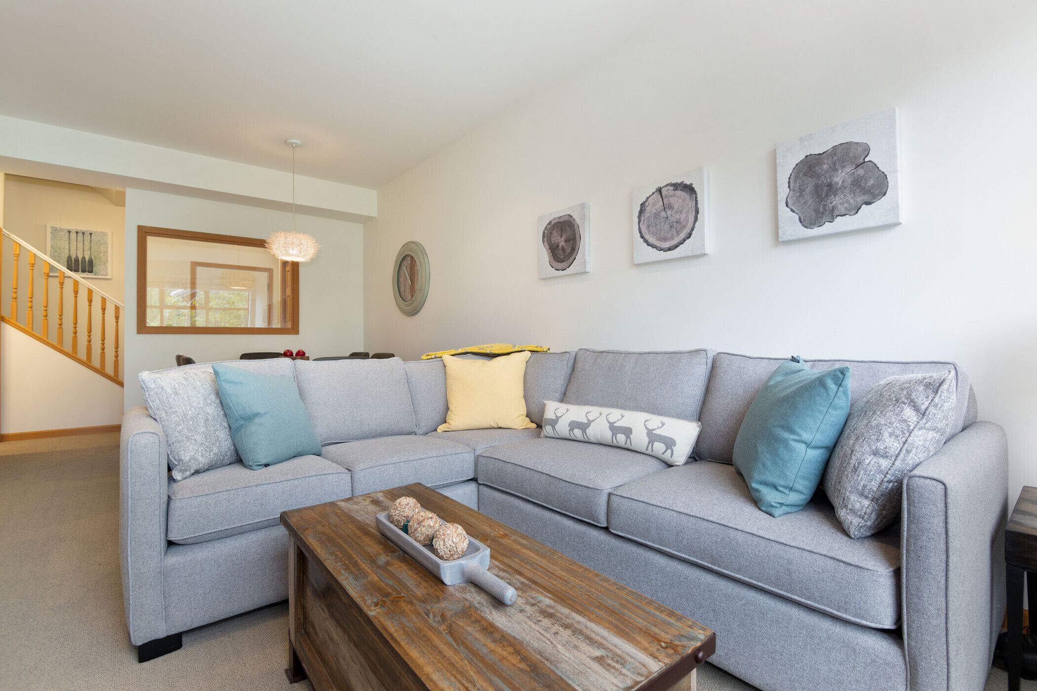 Luxury 2br/2ba Townhouse- Pool, Ht, Secure Bike Storage - British Columbia