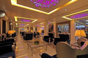 Área de estar no saguão