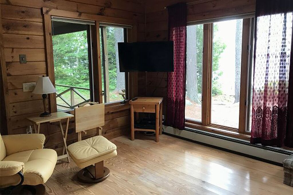 Great Pond Waterfront: Dog-friendly Home Near Colby College - Waterville, ME