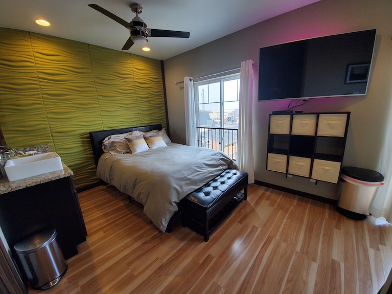 Downtown Luxury Suite - University of Missouri, Columbia
