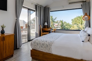 Watermark Premier Horizon View | Minibar, cofre no quarto, secretária