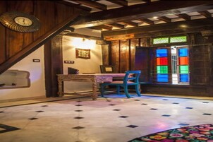 Secretária, ferro/tábua de engomar, camas desdobráveis, Wi-fi grátis 