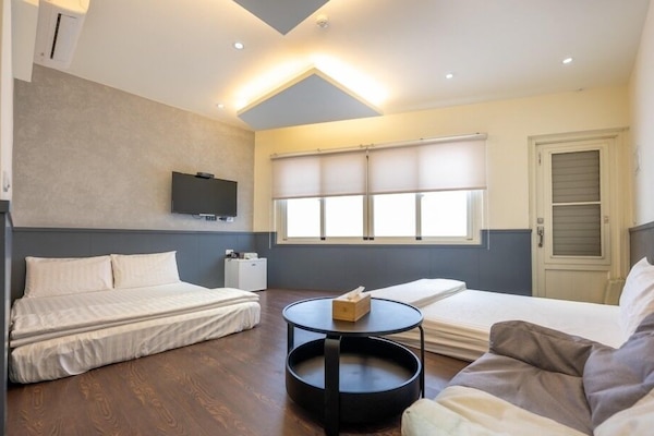 Quarto Quádruplo (201) | 1 quarto, secretária, cortinas/cortinados opacos, quartos insonorizados