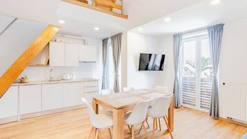 Apartamento, 2 quartos, varanda, vista para a montanha (A3) | Cozinha privada | Um frigorífico, uma máquina de lavar louça, uma chaleira elétrica