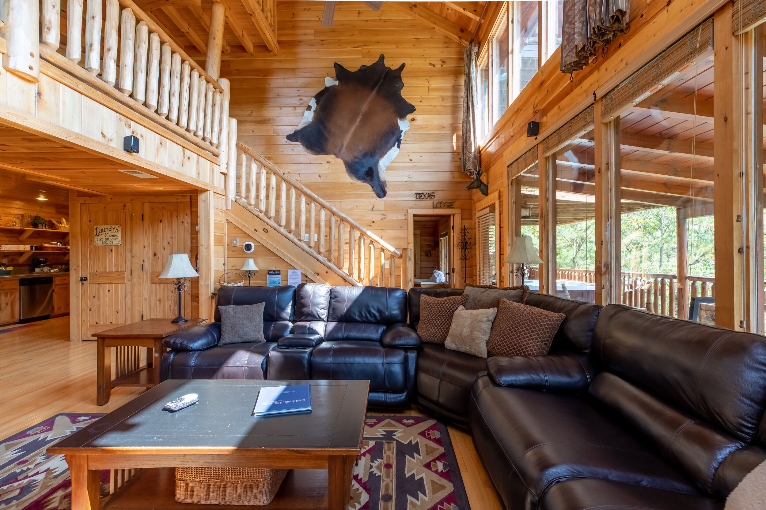Luxurious Cabin With Hot Tub & Incredible Views - Walland, TN