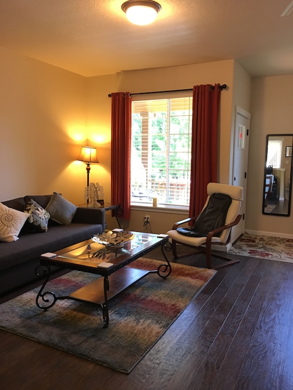 Luxury 3br + Studio Townhome Walk To Nike, Max, Dining & More! - Tigard, OR