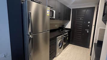 Studio Pool View 3211 | Cozinha privada | Geladeira grande, micro-ondas, cooktop, torradeira