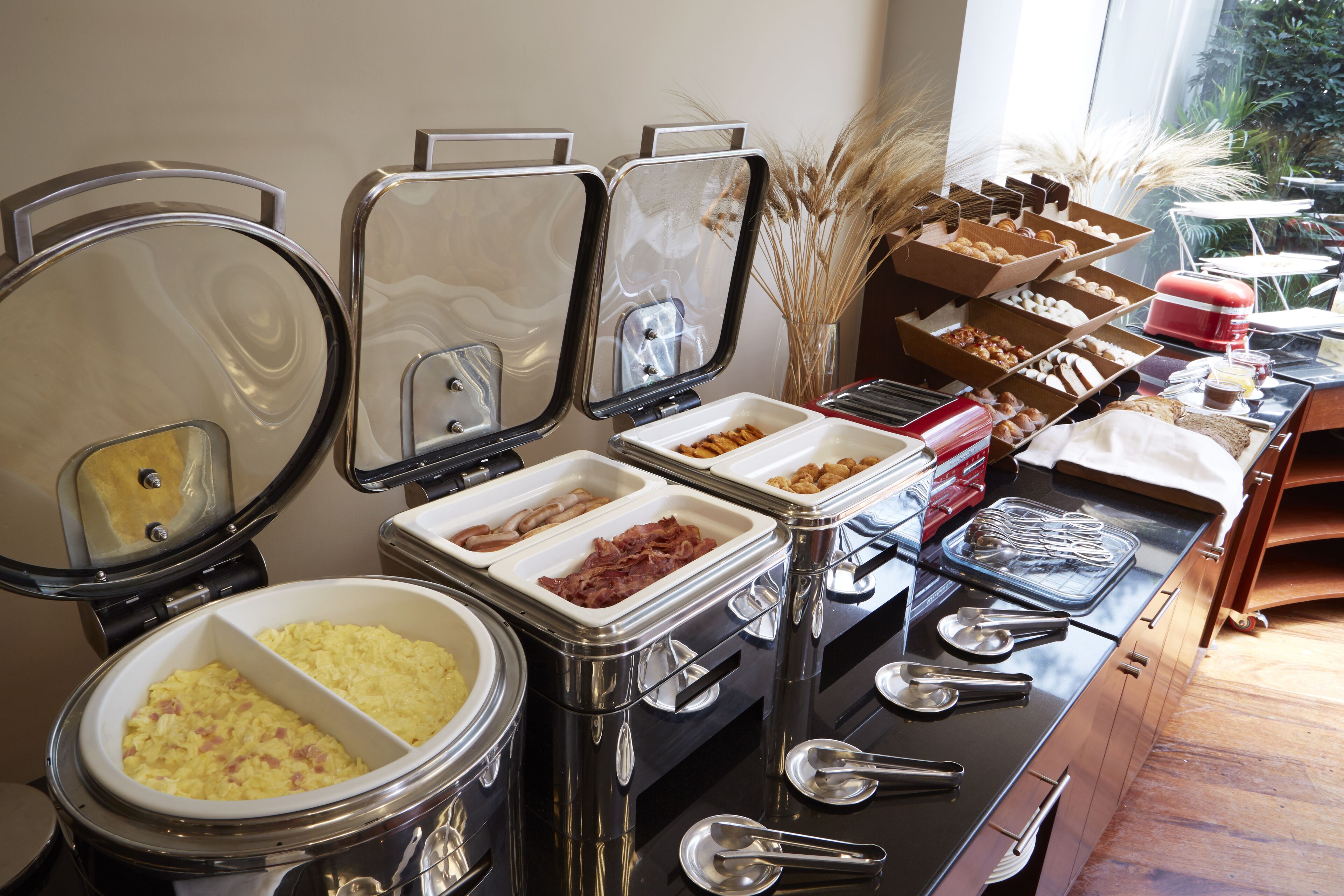 Café da manhã com buffet grátis todos os dias
