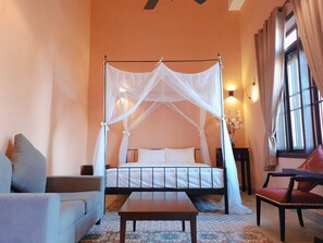 Quarto casal standard, 1 cama Queen, geladeira, ao lado da montanha | Roupas de cama premium