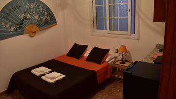 Secretária, secretária adequada para computadores portáteis