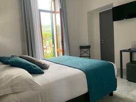 Quarto Duplo Elite | Minibar, cofre no quarto, secretária, cortinas/cortinados opacos 