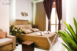 Quarto quádruplo luxo, sacada, vista para a cidade (Hug) | Wi-Fi de cortesia, roupa de cama