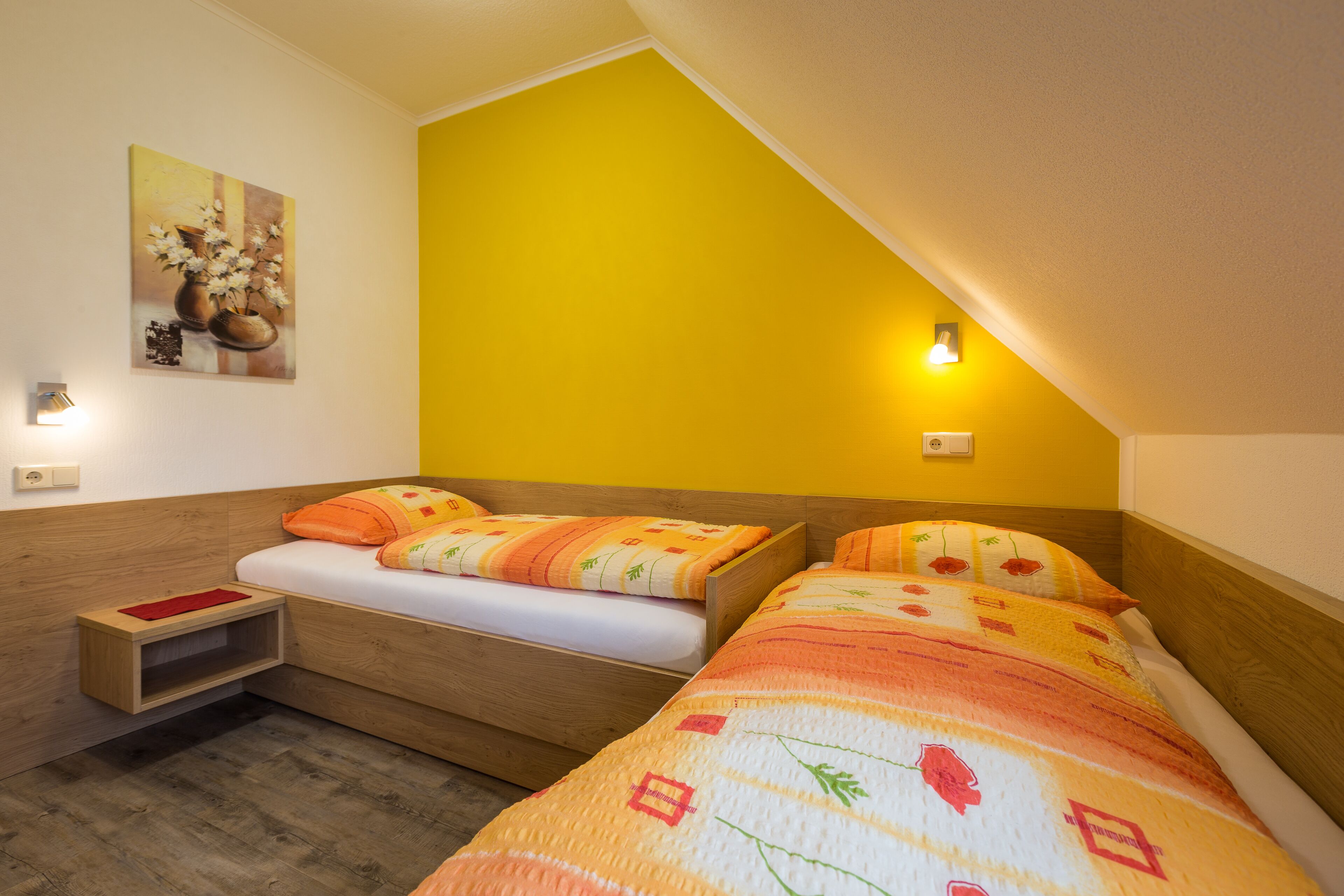 Apartamento família, banheiro privativo, vista para o lago (Terrassenwohnung 4) | Espaço de trabalho para notebook, cortinas blackout, Wi-Fi de cortesia