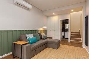 Apartamento, 1 quarto (Wine I) | Sala de estar | TV de ecrã plano 