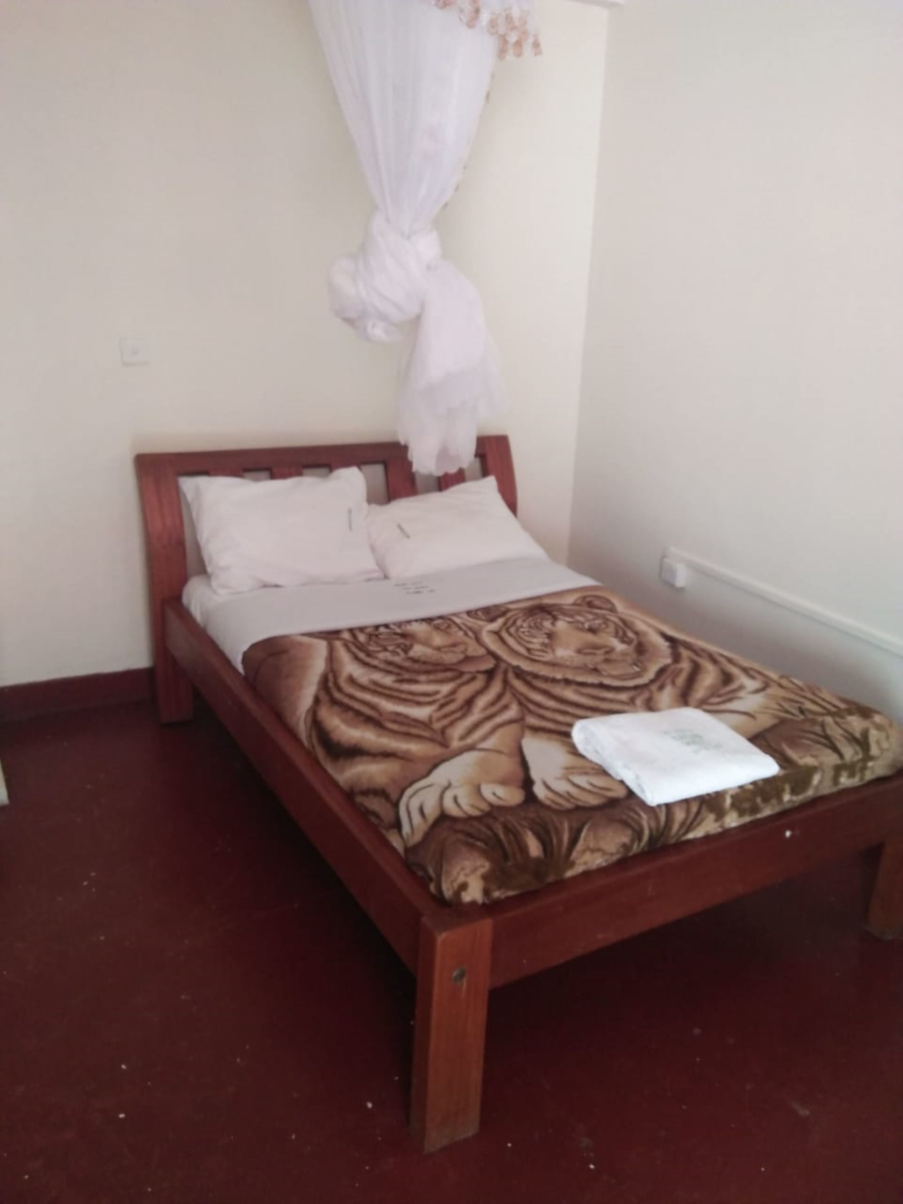 Ferro/tábua de engomar, Wi-fi grátis, roupa de cama fornecida 