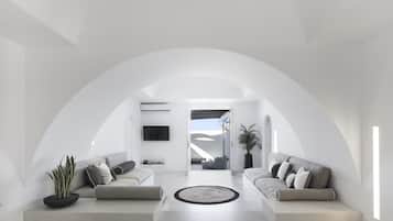 Vila, 6 quartos, piscina particular | Área de estar | TV de tela plana, console de videogame