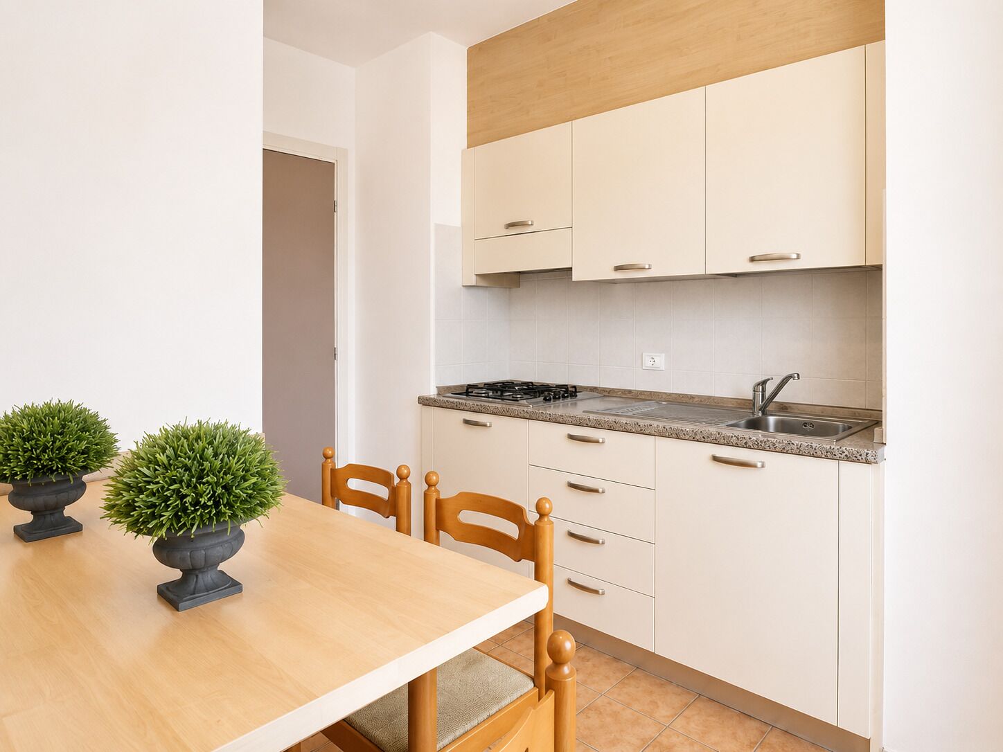 Apartamento Comfort, 2 quartos (4 pax) | Cozinha privada | Um frigorífico, uma placa de cozinha, utensílios de cozinha 