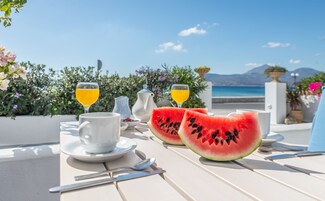Café da manhã com buffet todos os dias (EUR 12 por pessoa)