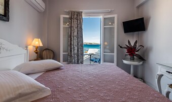 Cofres nos quartos, escrivaninha, espaço de trabalho para notebook