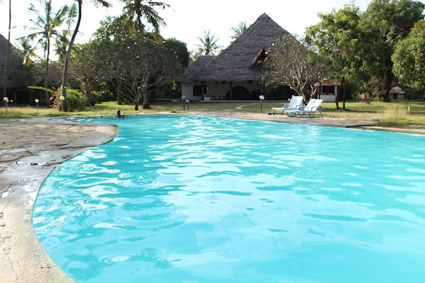 Travellers Paradise Diani - Hostel - Diani Beach