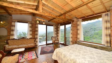 Quarto quádruplo luxo | Frigobar, quartos à prova de som, roupa de cama