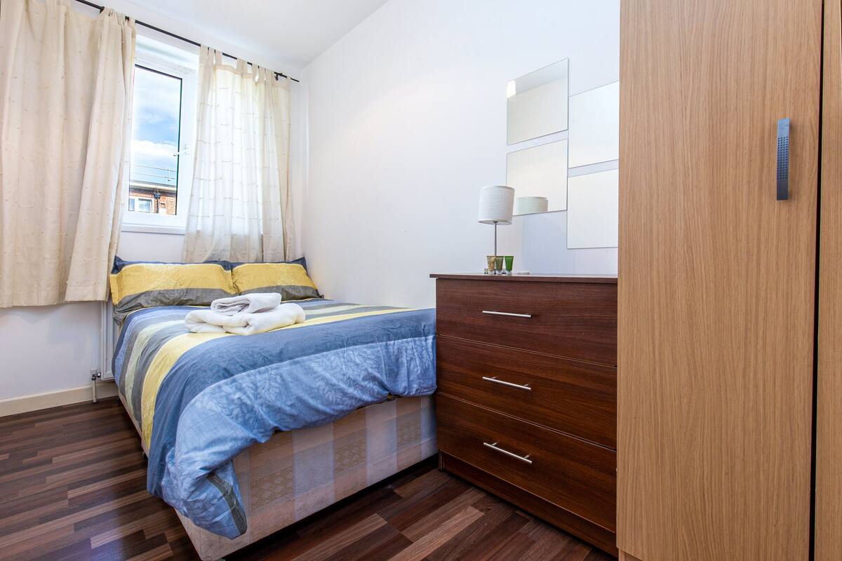 Quarto Deluxe (4) | Secretária, Wi-fi grátis, com mobília individualizada 