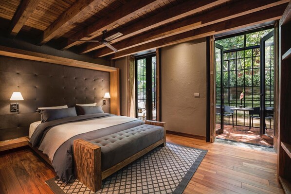 Quarto Design (3) | Roupa de alta qualidade, edredões de penas, minibar, cofre no quarto