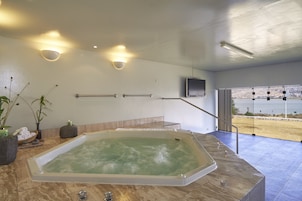 Banheira de hidromassagem interior