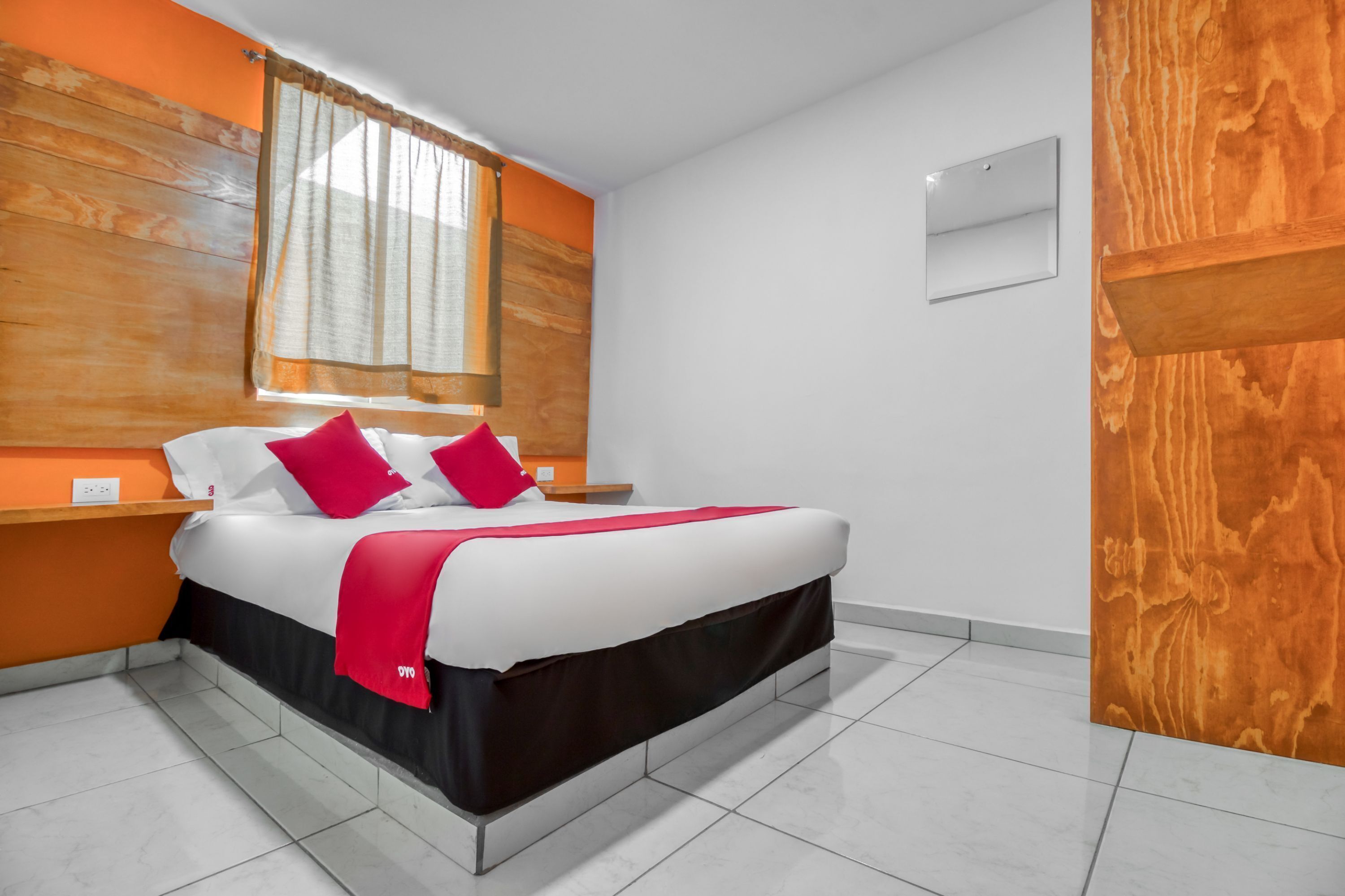 Secretária, Wi-fi grátis, roupa de cama fornecida 