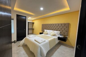 Quarto Duplo Superior | Secretária, Wi-fi grátis, roupa de cama fornecida 