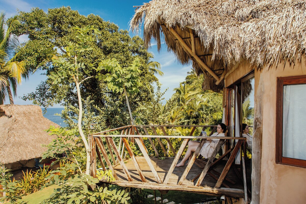 Quarto, vista para o oceano | Cofres nos quartos, Wi-Fi de cortesia, individualmente decorados