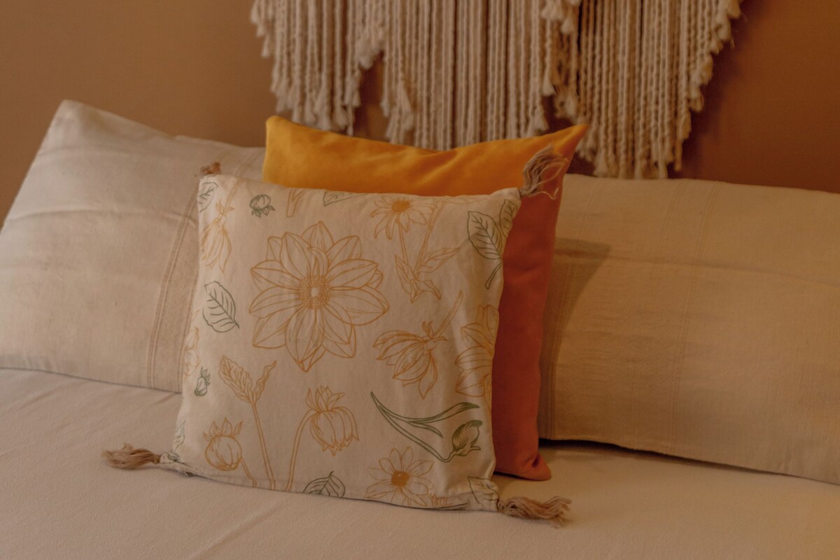 Quarto standard | Cofres nos quartos, Wi-Fi de cortesia, individualmente decorados