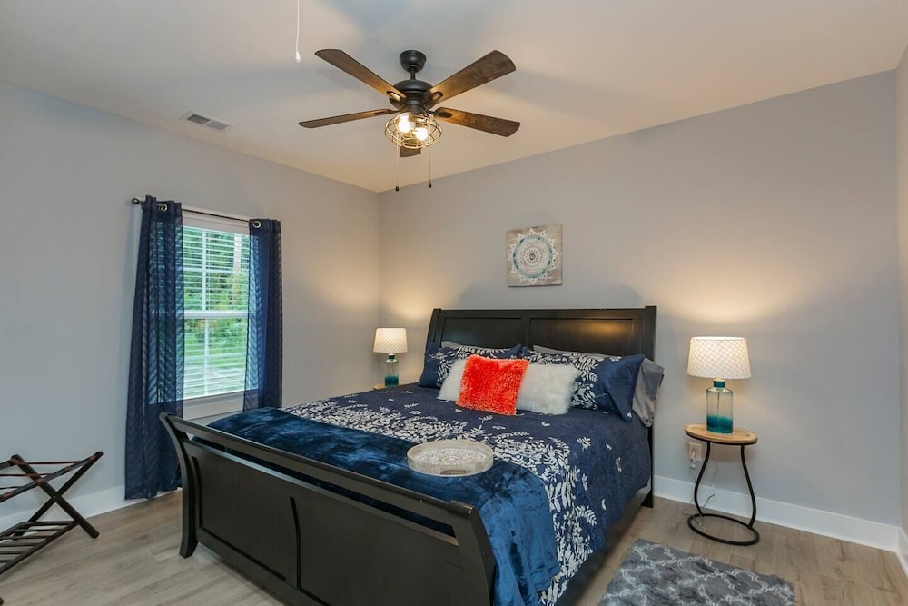 Pool Table, Stage, Gym, Hottub, Game Room, 9 Beds! - Nashville, TN
