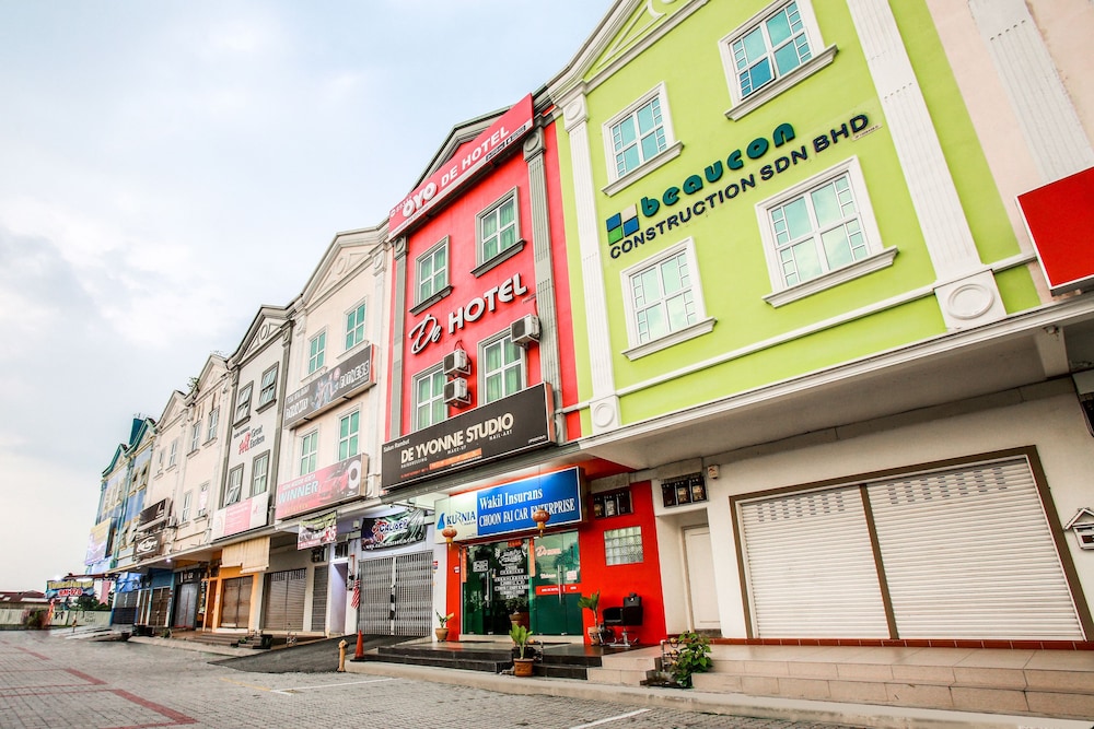 Oyo 89332 De Hotel - Teluk Intan
