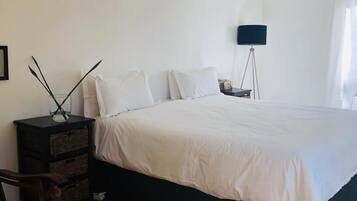 Quarto Duplo ou Twin | Roupa de alta qualidade, com decoração personalizada