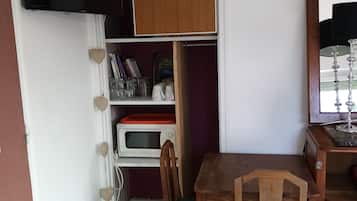 Quarto Triplo Clássico, casa de banho partilhada | Com decoração personalizada, com mobília individualizada, Wi-fi grátis