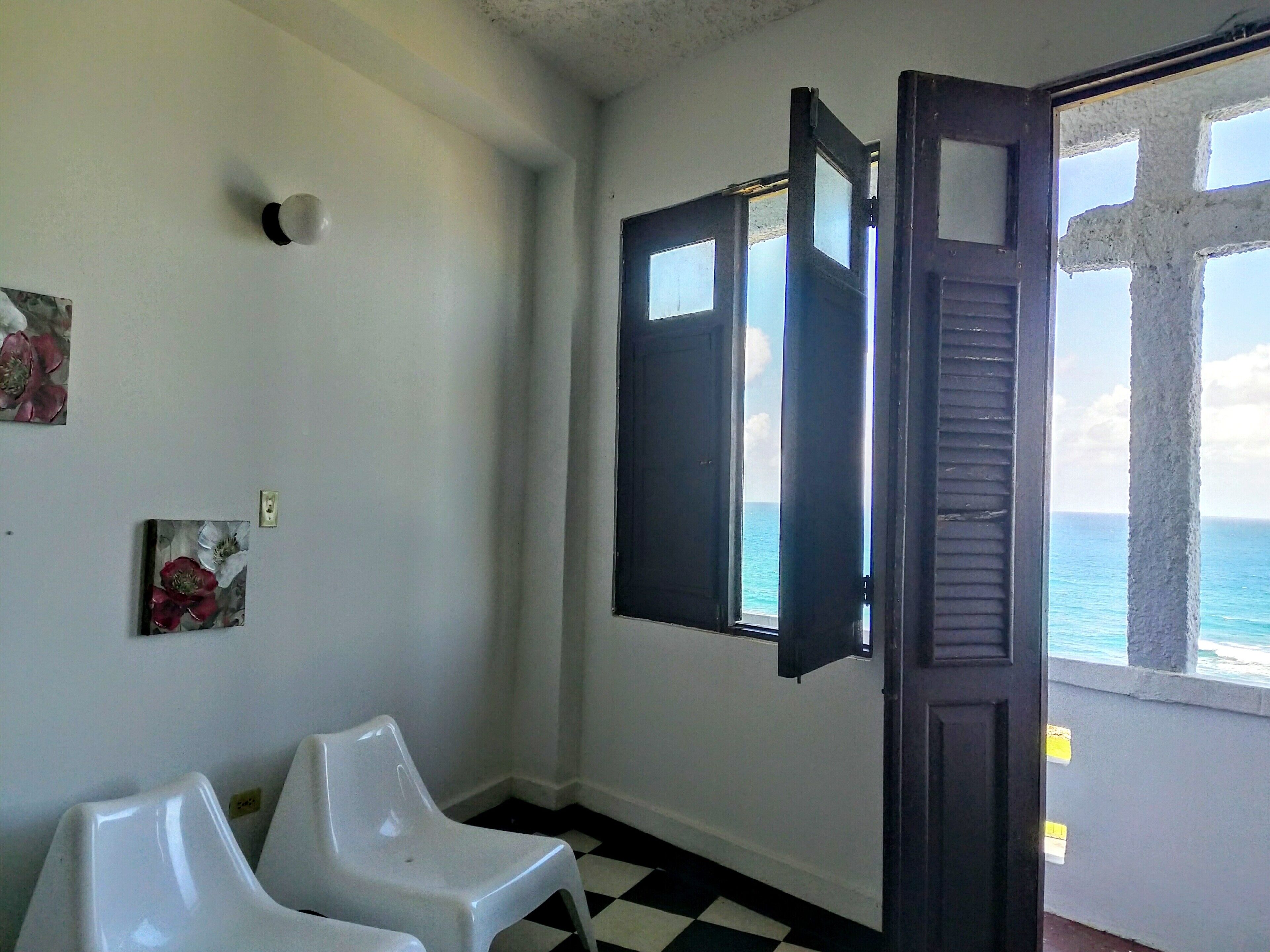 Cozy Apartment with Sea View | Sala de estar | Televisor de ecrã plano de 20 polegadas com canais por cabo, televisor 