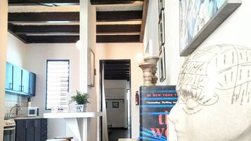 Zen Atlantis Place | Sala | Televisor de ecrã plano de 20 polegadas com canais por cabo, televisor