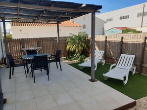 Bangalô luxo, 2 quartos | Terraço/pátio