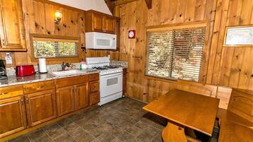 Casa, várias camas, banheira de imersão, vista para a montanha (1775) | Cozinha privada | Cafeteira/chaleira