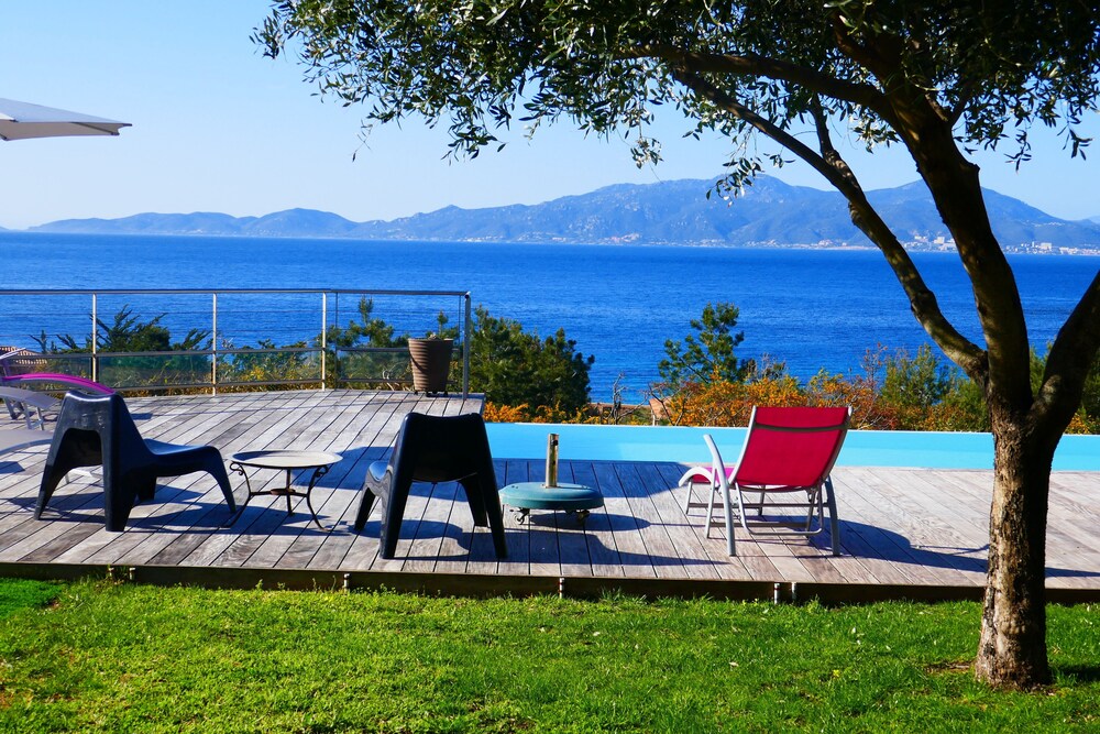 300 M Vom Strand Entfernt, Magnificent Villa Mit Pool Und Meerblick - Korsika