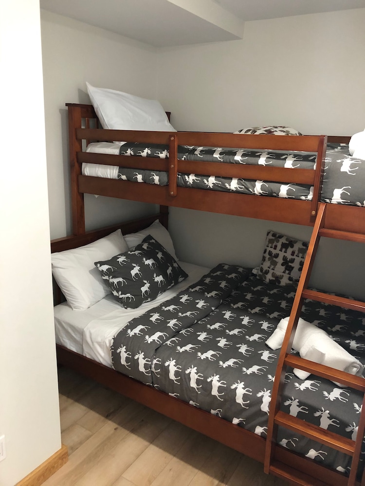 Ski-in/ski-out Renovated Condo Mont-tremblant - Quebec