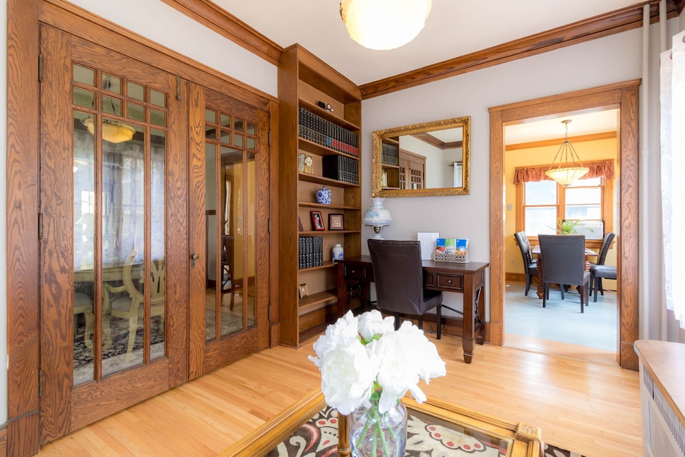 Cómoda Casa De 4 Dormitorios, A 1 Minuto A Pie De Mayo - Minnesota