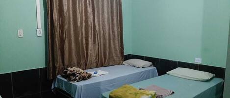 Quarto Twin | Wi-fi grátis, roupa de cama fornecida