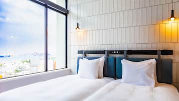 Quarto duplo standard, 2 quartos, para não fumantes, vista para a cidade | Cortinas blackout, quartos à prova de som, ferros/tábuas de passar roupa