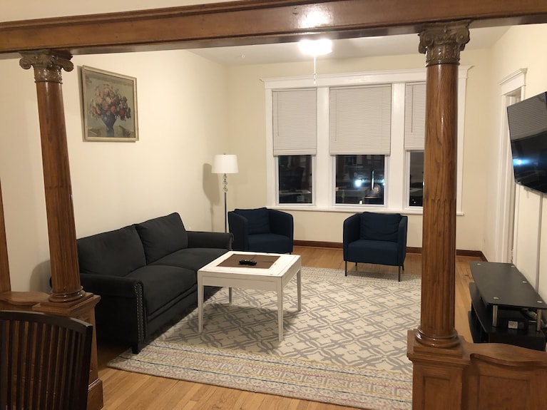 Walk To Wrigley Field/monthly Discounts Available - Chicago, IL