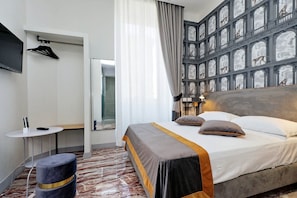 Quarto Duplo Superior | Minibar, cofre no quarto, secretária