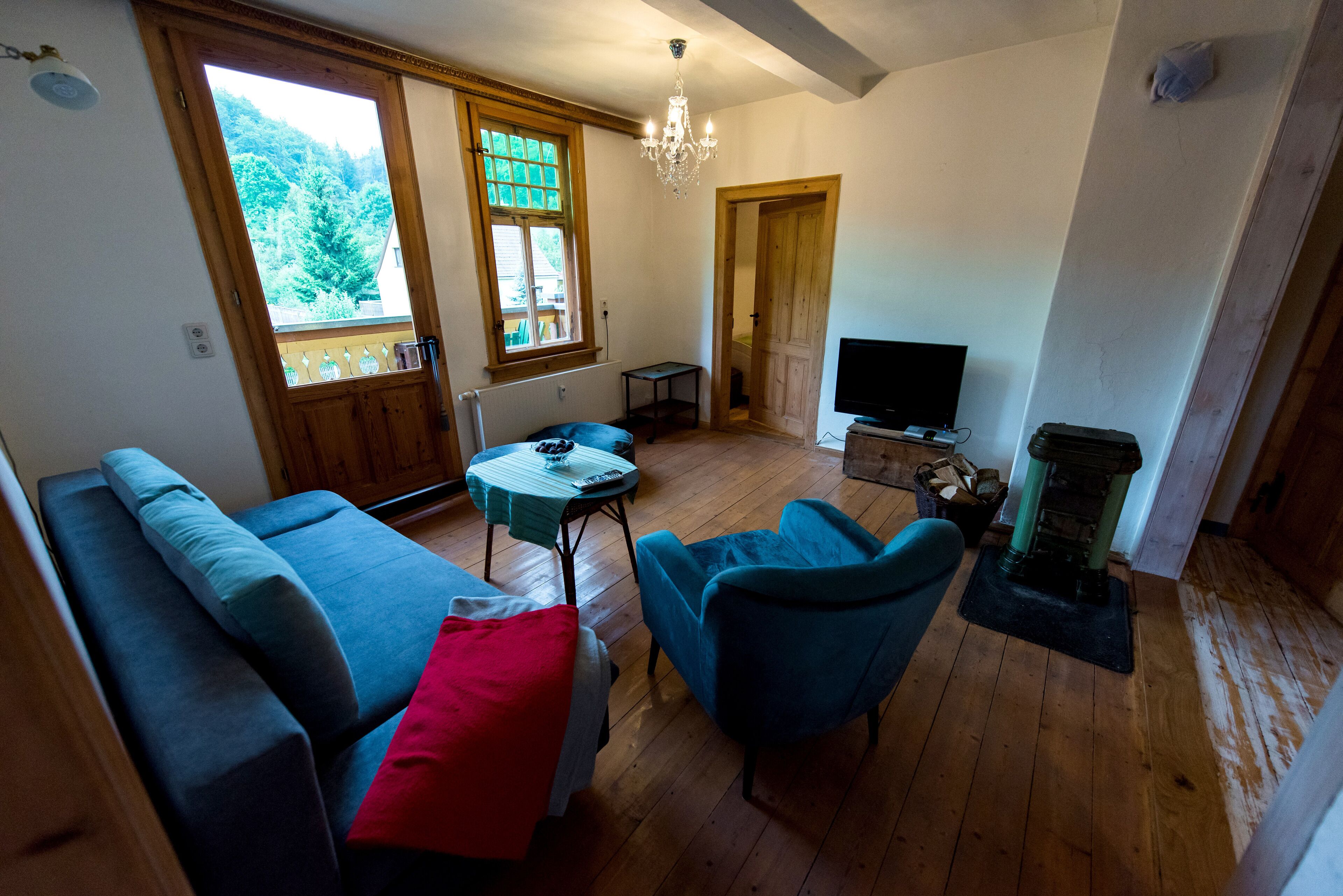Landhaus Kunterbunt Dans La Forêt Et La Rivière Avec Du Poulet Et Des Moutons Dans La Forêt De Thuringe - Thuringe